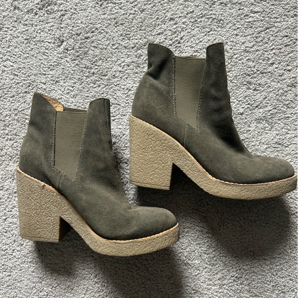 Urban Outfitters | Shoes | Urban Outfitters Suede Posy Pull On Gumsole ...
